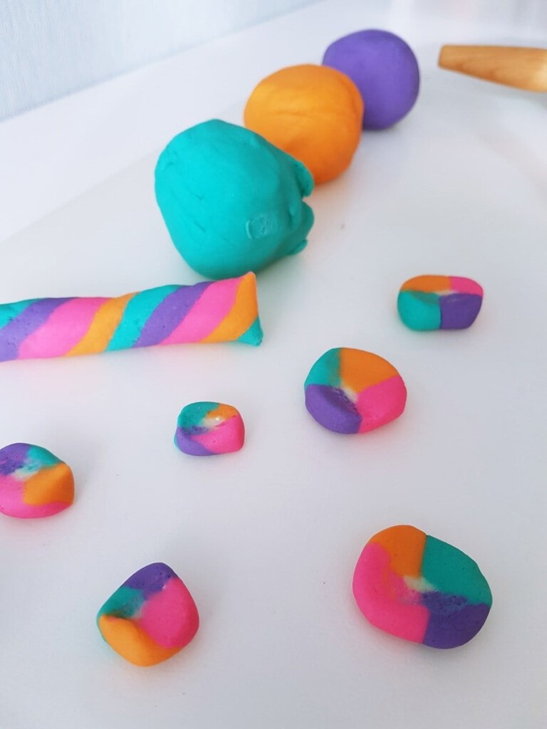 Knete selber machen: So wirds gemacht (Rezept & Anleitung)